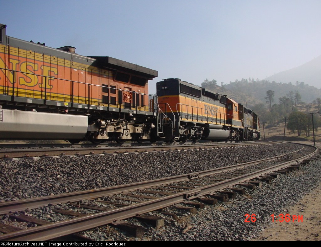 BNSF 6877